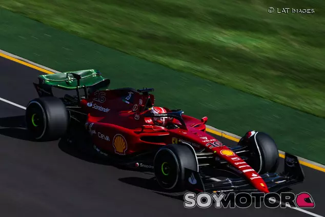 Leclerc-ek 2. entrenamendu libreak lideratzen ditu Sainz hirugarren eta Alonso laugarren