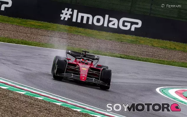 Ferrari domina no molhado no Treino Livre 1 em Imola com Leclerc em primeiro e Sainz em segundo -SoyMotor.com