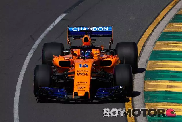 Fernando Alonso kun la MCL33 en Aŭstralio