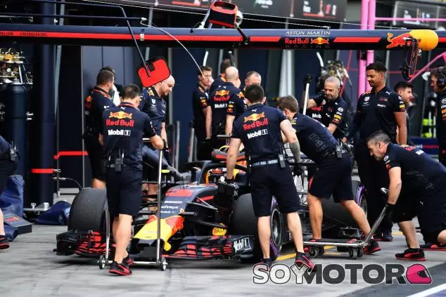 Pit stop for Daniel Ricciardo – SoyMotor.com