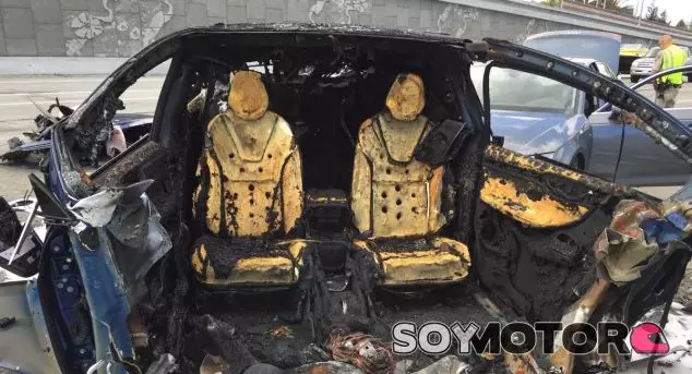 This is how the Tesla Model X was left after the accident and the extinction work - SoyMotor