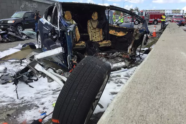 accident_tesla_model_x_california_3.jpg