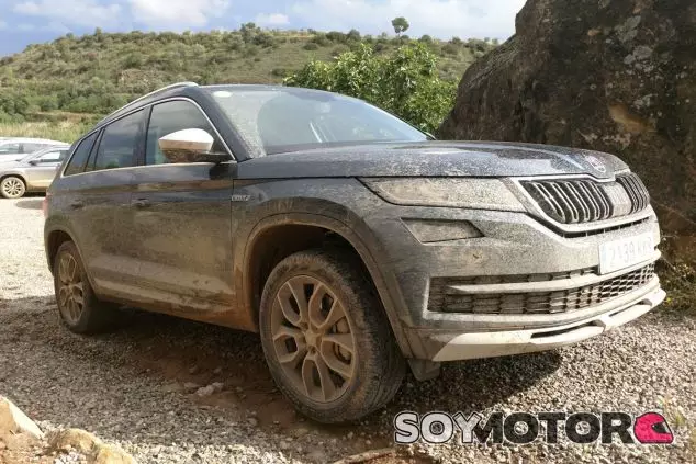 আমরা Skoda Karoq 1.5 TSI এবং Kodiaq SportLine এবং Scout: সকল স্বাদের জন্য SUV রেঞ্জ চালাই