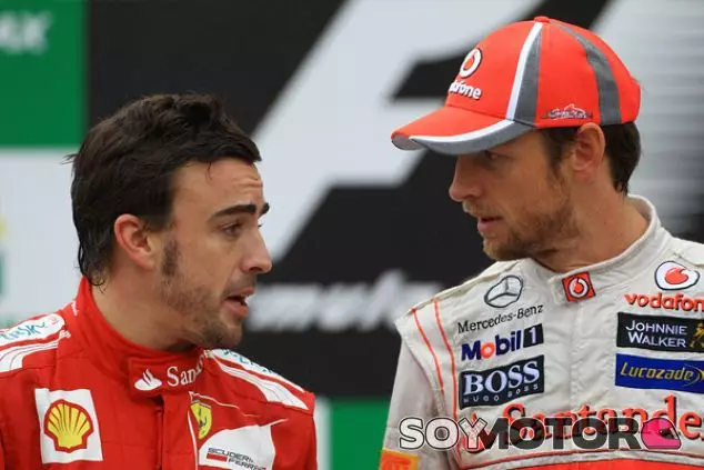 De Fernando Alonso an de Jenson Button um Podium vum brasilianesche GP 2012