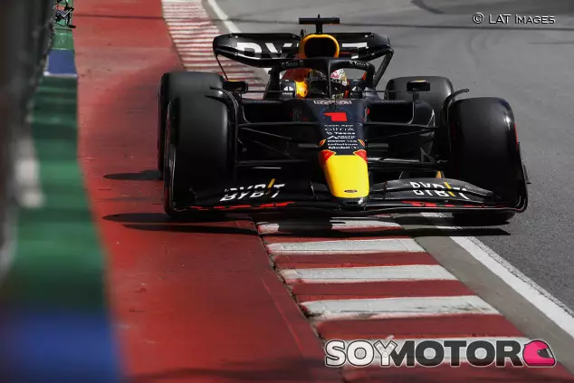 Verstappen také dominuje volnému tréninku 2; Sainz a Alonso v „top 5“