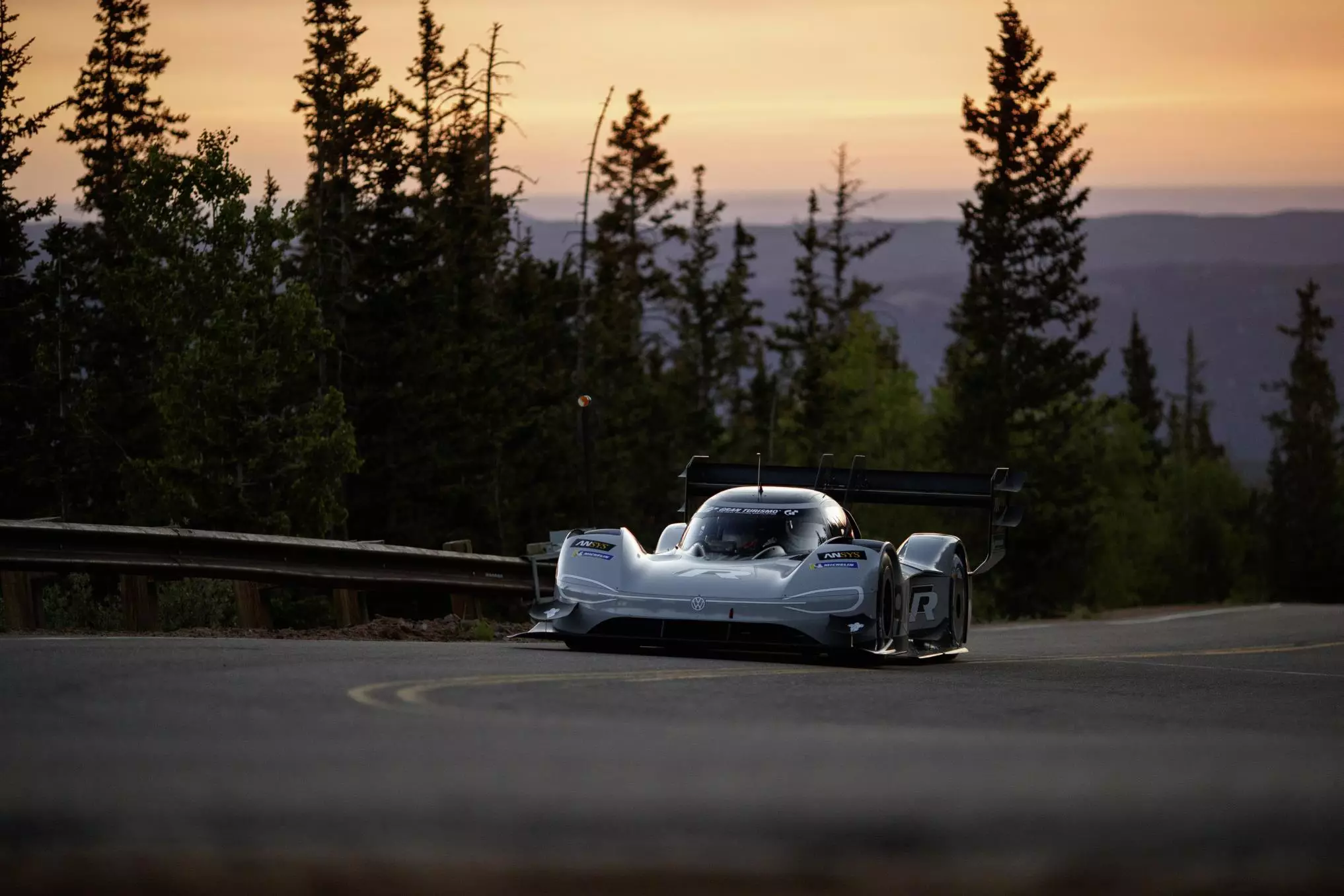 volkswagen-i-d-r-pikes-peak-ek-denbora-onena-lortzen du sailkapen-fasean.jpg