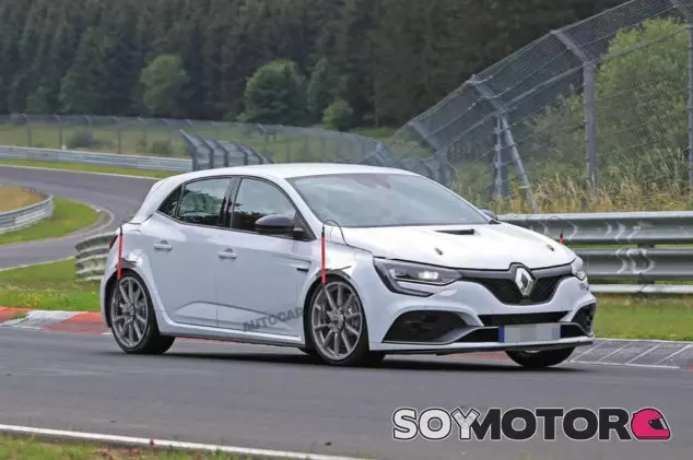 Renault Megane R.S. Trófaí: beidh sé réidh faoi dheireadh na bliana