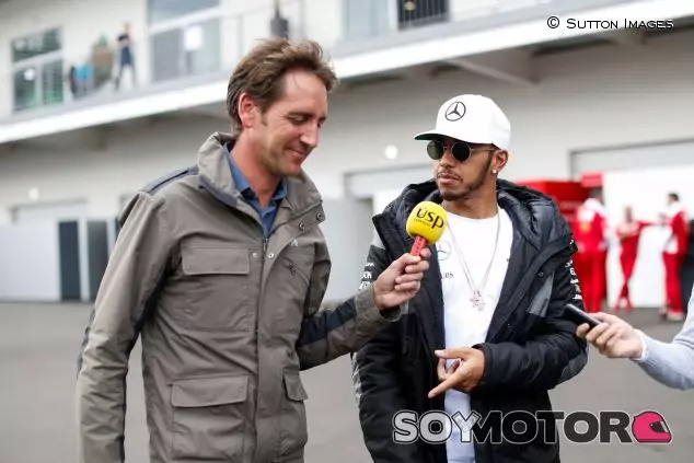 Tom Clarkson dan Lewis Hamilton – SoyMotor.com
