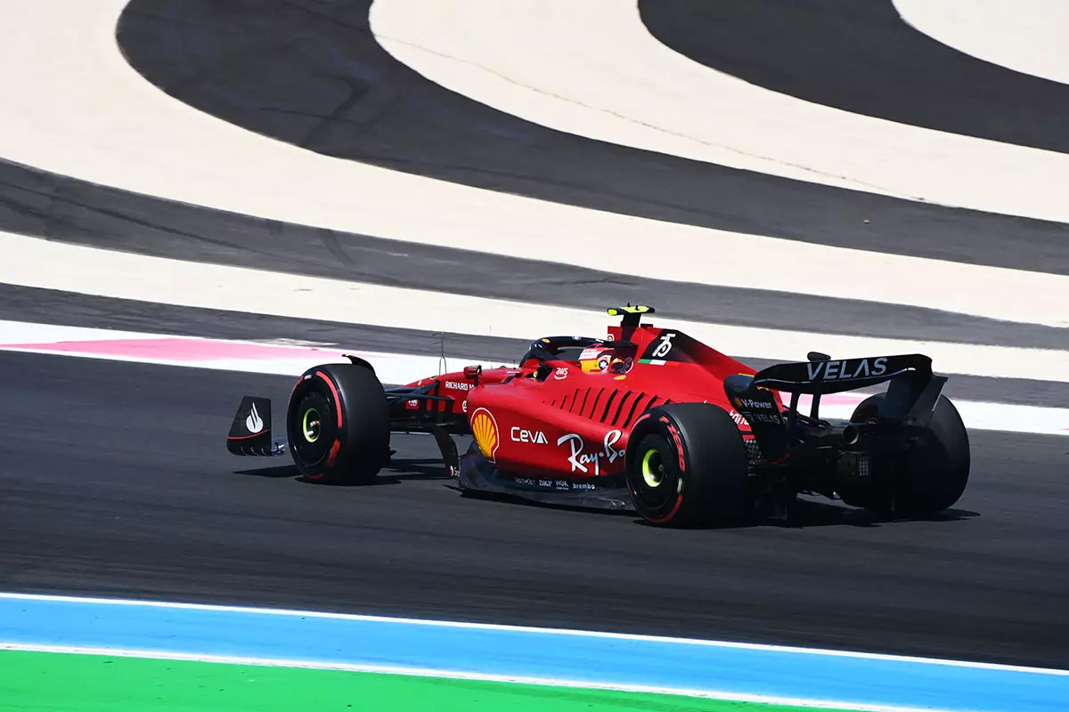 Sainz amatsogolera Ferrari imodzi-awiri ku France Free Practice 2