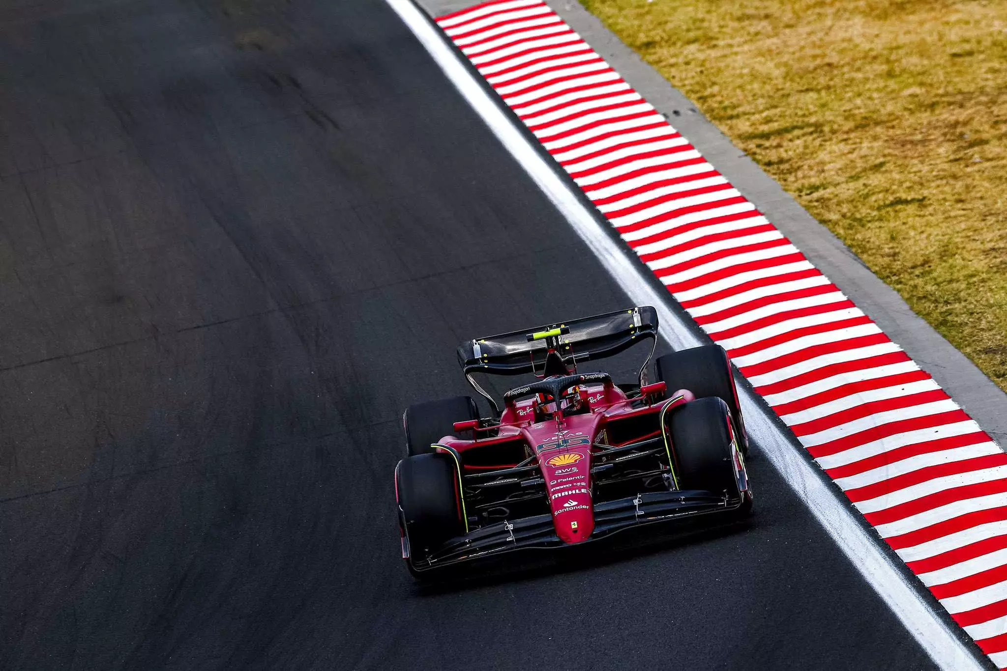 Sainz يقود المجري الممارسة الحرة 1 متقدما على Verstappen و Leclerc