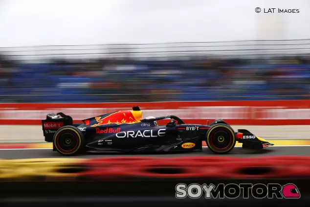 Verstappen 在 Free Practice 2 中的侮辱性統治；勒克萊爾，二至十分之八