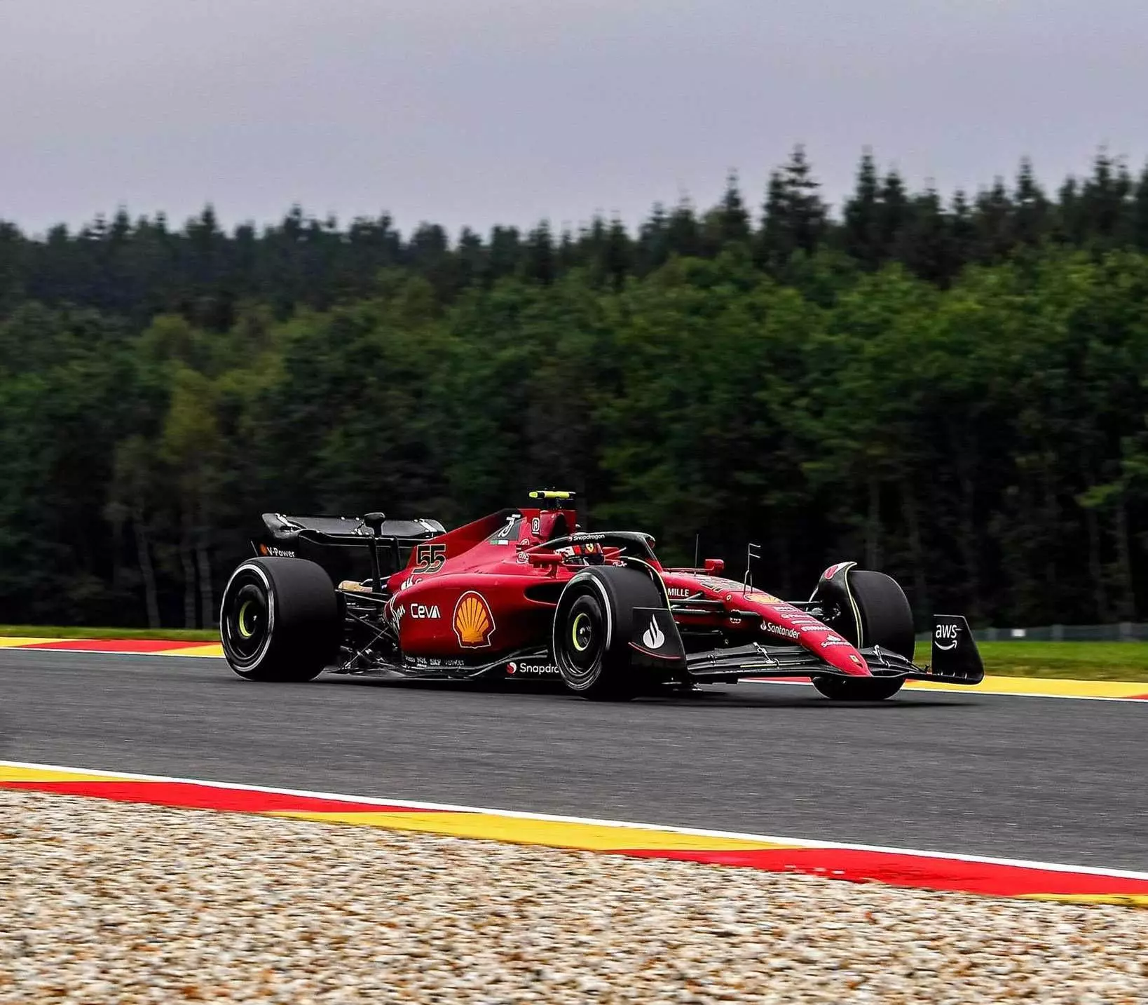 La Ferrari domina le prove libere 1 in Belgio con Sainz primo e Leclerc secondo