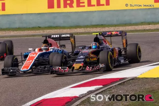 Pascal Wehrlein le Carlos Sainz's Toro Rosso ka 2016 - SoyMotor.com