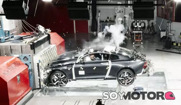 Polestar 1 frontal crash test sa gikusgon nga 56 km/h