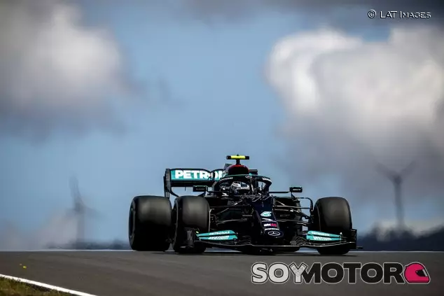 Bottas gvidas la Free 1 de Portugalio; Verstappen je 25 milonoj