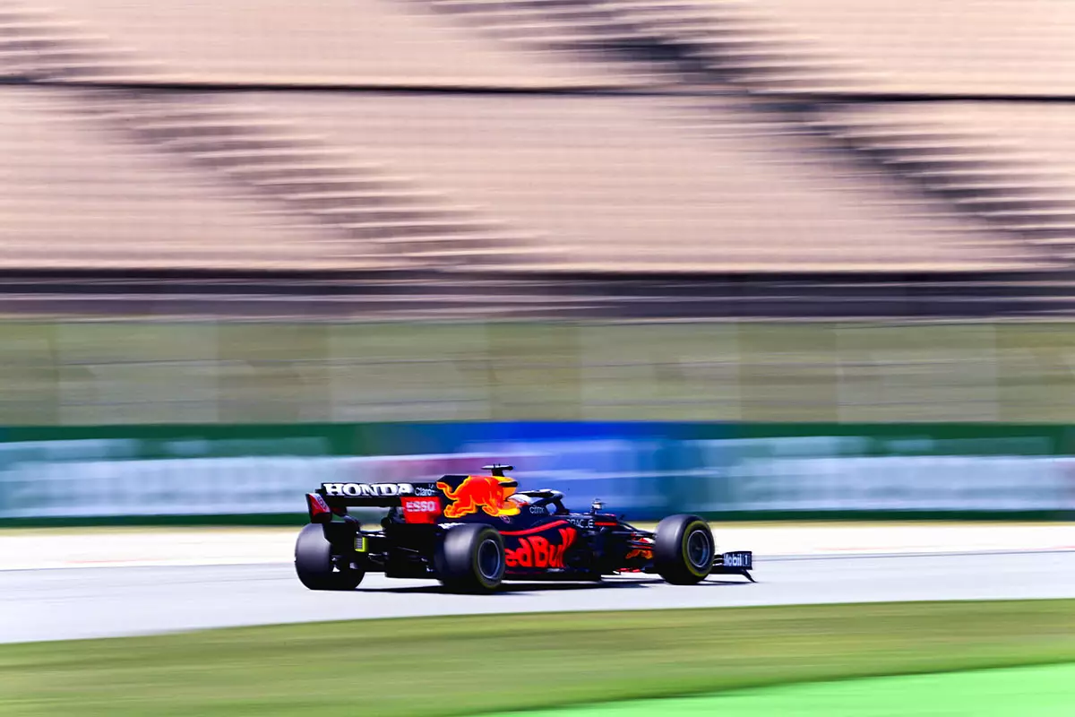 Verstappen se prebudi na prostem treningu 3 v Španiji; Sainz, četrti