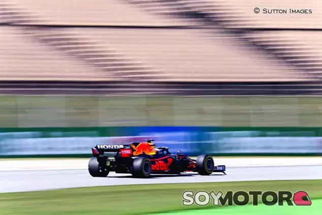 Verstappen 在西班牙的 Free Practice 3 中醒來；塞恩斯，第四