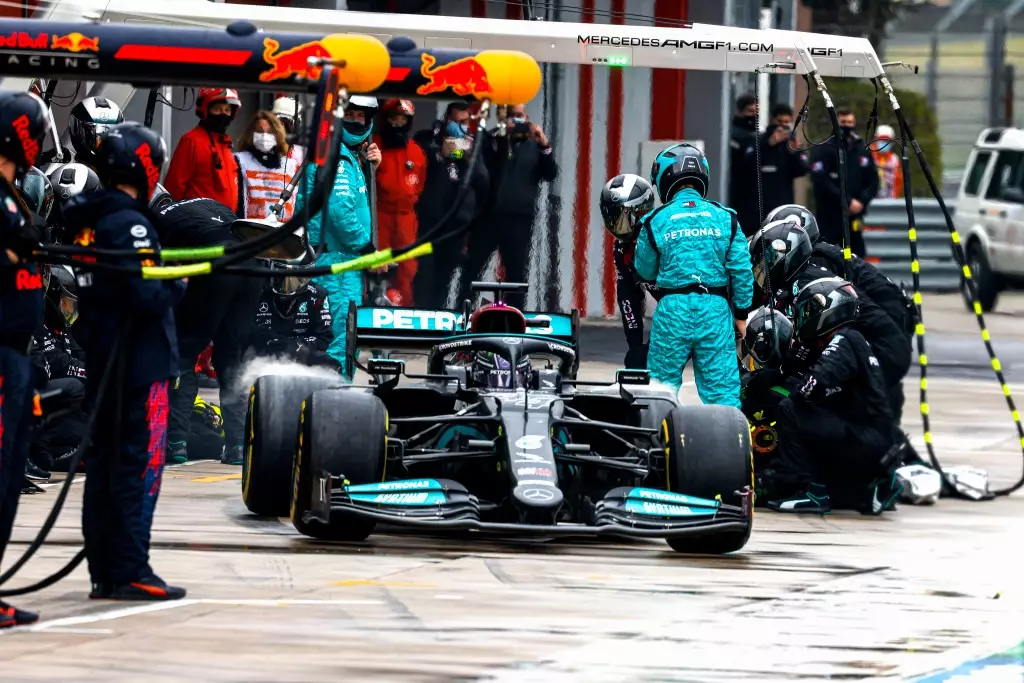 Ny paikady, nanazava: ny fomba nandresen'i Mercedes an'i Red Bull