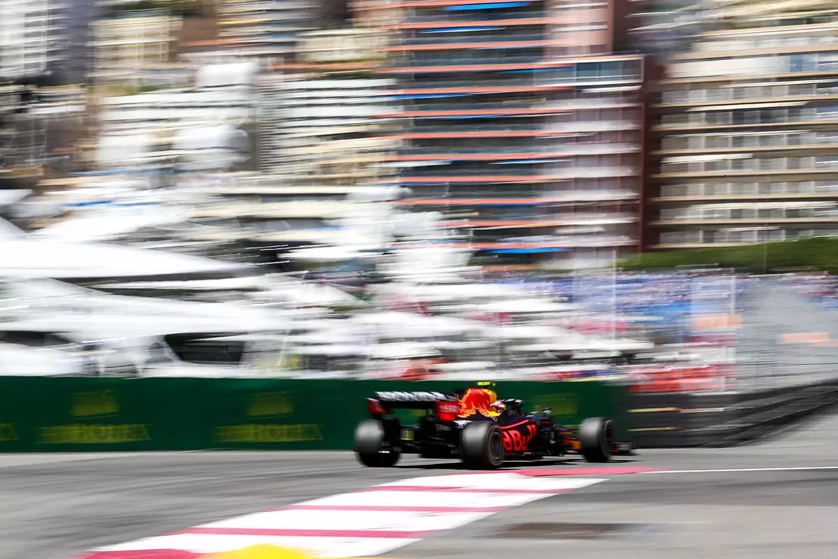 Перес жумшактар боюнча Монако Free Practice 1ди жетектейт; Sainz, каражаттар менен экинчи