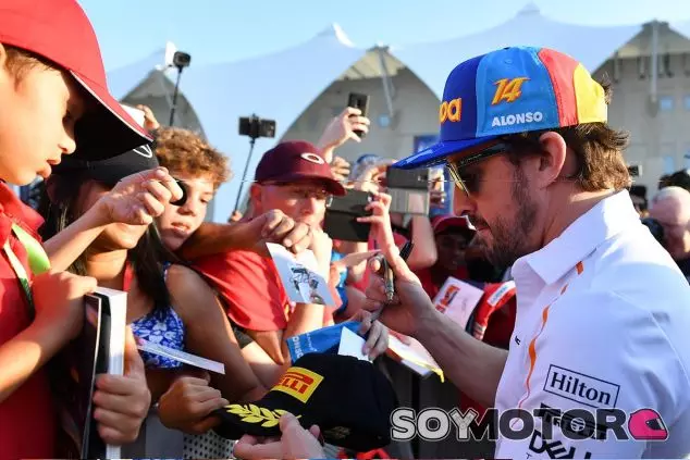 Dapatkan Topi Perpisahan dan T-Shirt Alonso