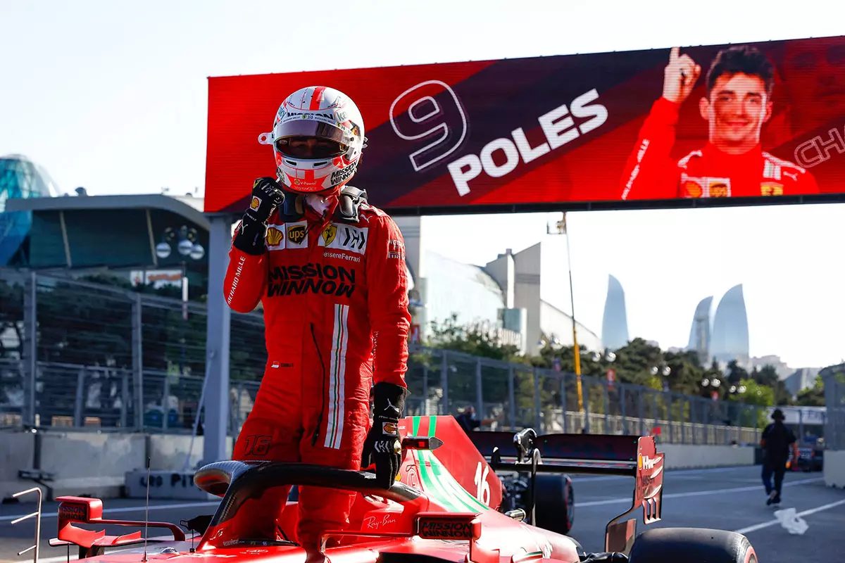 Leclerc, de Smartsten zu Baku: Slipstream a Pole tëscht roude Fändelen