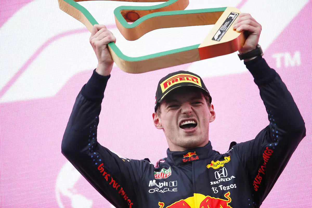 Verstappen 'tswj' Hamilton thiab yeej hauv Styria; Sainz qhov zoo kawg nkaus rov qab los