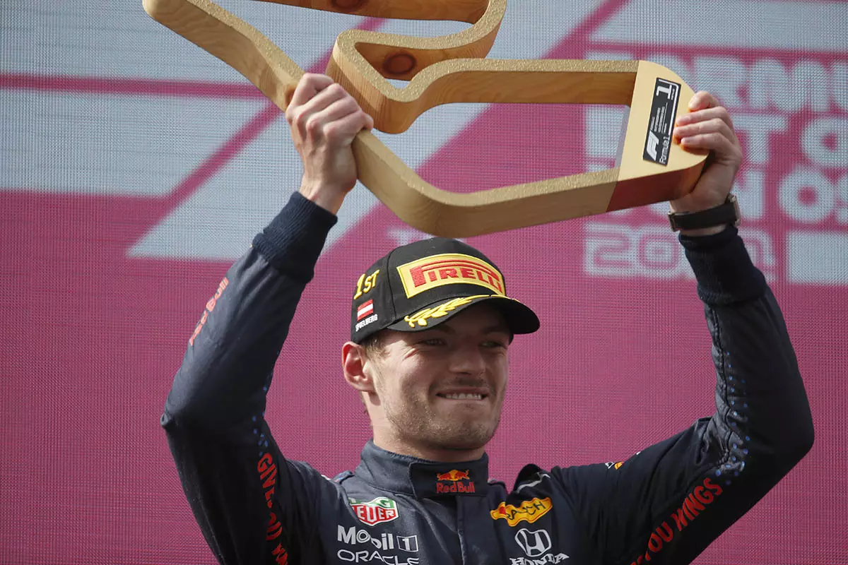 'Déjà vu' hauv Austria: Verstappen sweeps thiab Sainz rov qab los