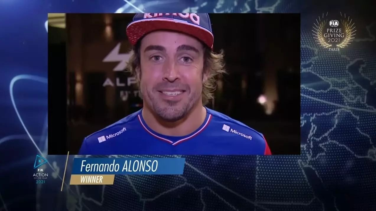 Fernando Alonsok 2021eko ekintzaren FIA saria jaso du