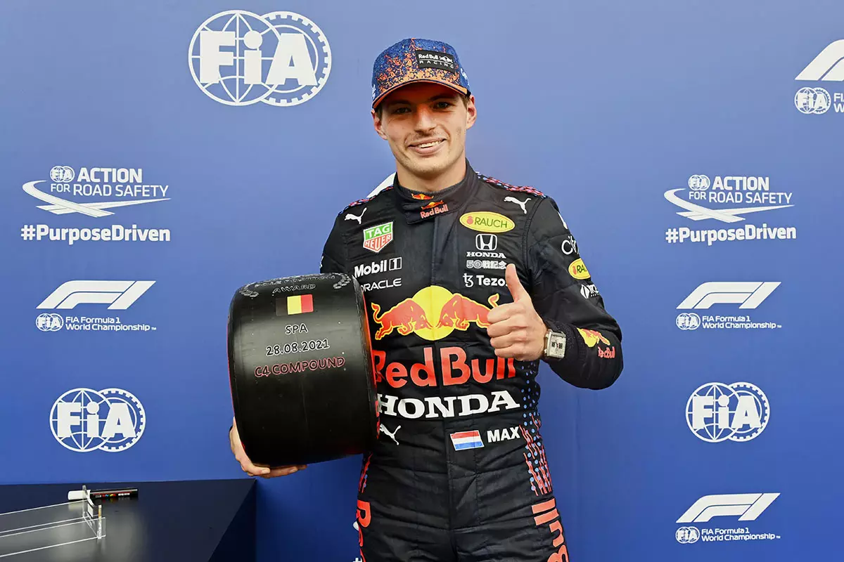 Verstappen ປົກຄອງໃນນ້ໍາຖ້ວມແລະໃຊ້ເວລາ Pole ຢູ່ Spa; Russell, ອັນທີສອງ!