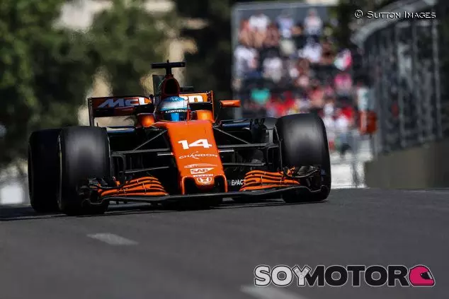 Fernando Alonso en Bakuo - SoyMotor