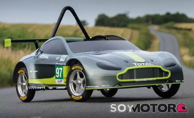 Ин миниётураи Aston Martin GTE мошини беҳтарин барои Red Bull Soapbox Race - SoyMotor мебошад