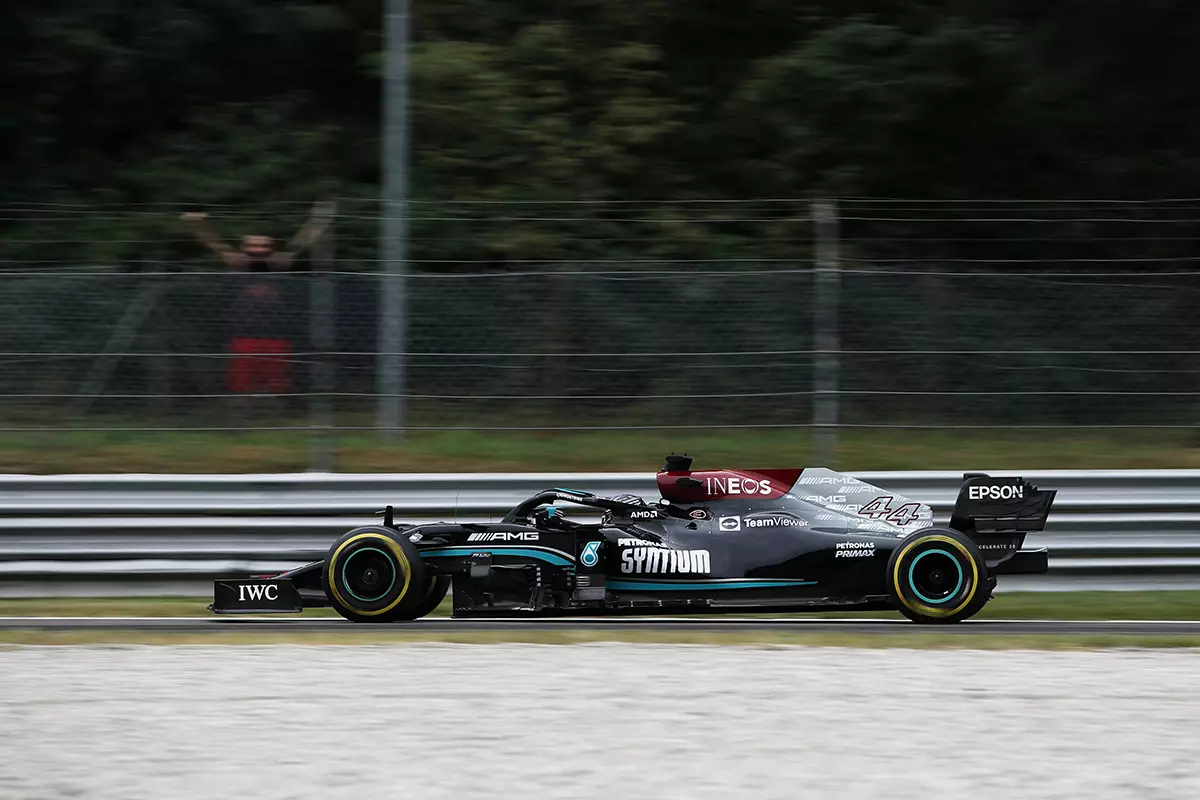 Hamilton domina os adestramentos libres 1 en Monza con medios