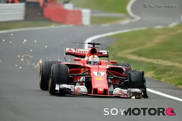 Vettel, miután defektet szenvedett a silverstone-i futam utolsó szakaszán