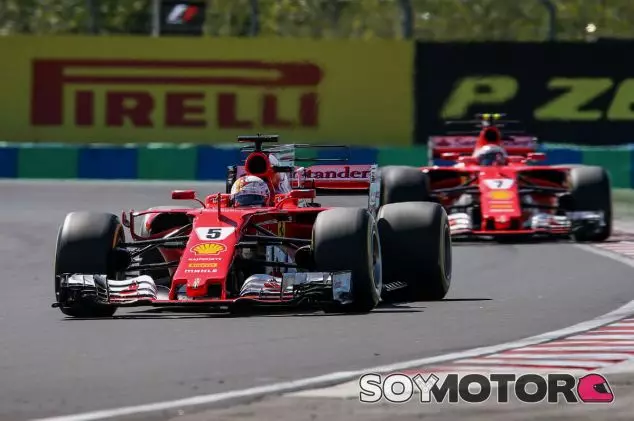 Vettel و Räikkönen خلال سباق الجائزة الكبرى هذا الموسم - SoyMotor