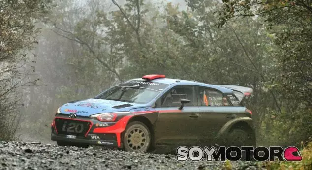 Dani Sordo a Marc Martí um 2016 Rallye vu Groussbritannien