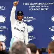 Hamilton décroche la première pole de la saison - LaF1