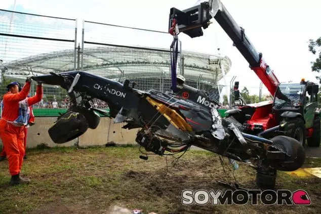 Fernando Alonso wydał już jeden ze swoich pięciu silników w tym sezonie - LaF1