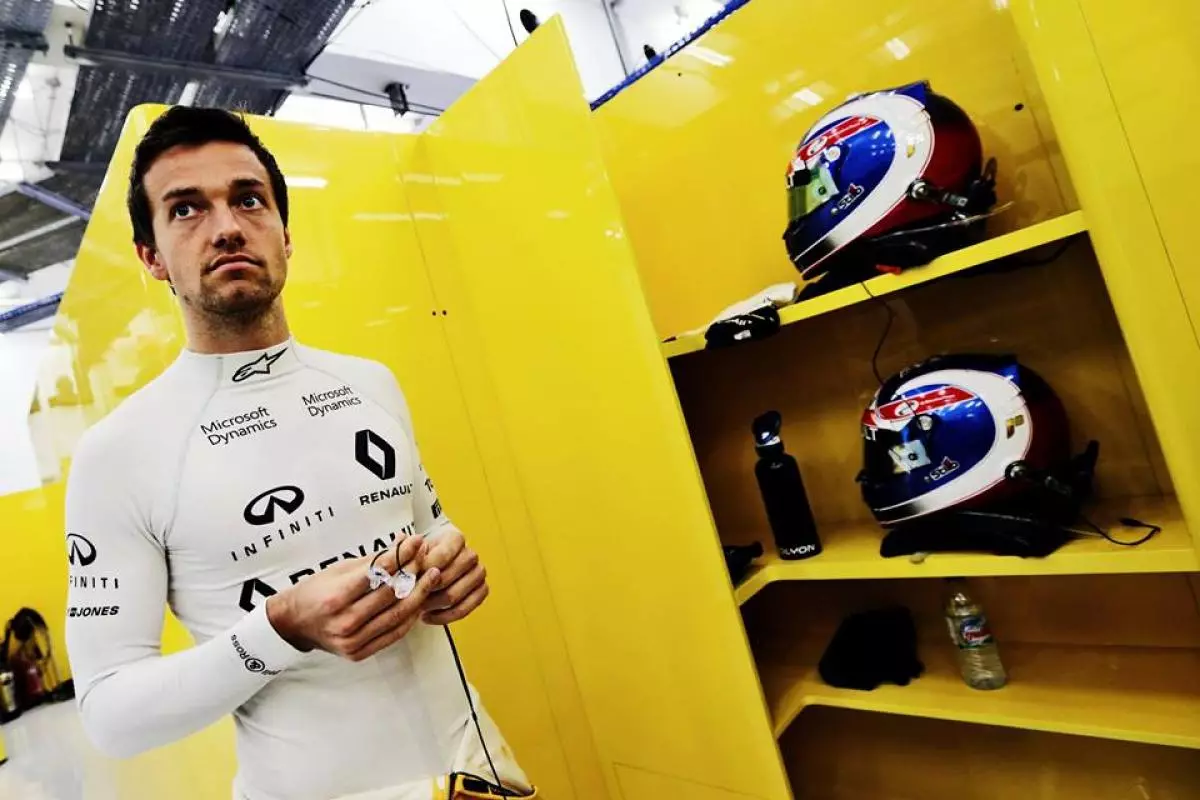 Palmer fertrout Renault om RS16-betrouberens te reparearjen