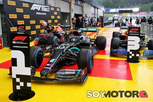 Hamiltons, Pole gāja garām ūdenim Štīrijas GP; Saincs 3