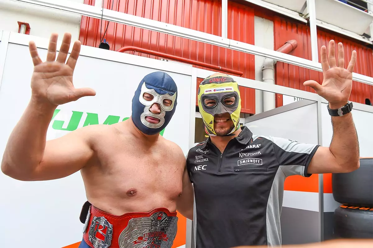 Sergio Pérez và chiến binh Blue Demon, cùng nhau tham dự giải Mexico GP 24754_3