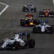 Felipe Massa liderando grupo no Bahrein - LaF1