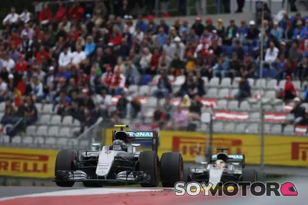 De striid tusken de Mercedes-bestjoerders genereart in soad belangstelling yn 'e paddock - LaF1