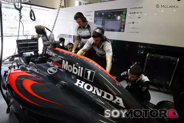 McLaren-holdet arbejder i sin boks - LaF1