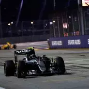 Rosberg ottiene la vittoria e prende il comando del campionato del mondo con un vantaggio di otto punti su Hamilton - LaF1