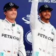 Hamilton wuxuu ku hogaamiyaa Rosberg afar meelood meel meel wuxuuna qaataa booska Pole