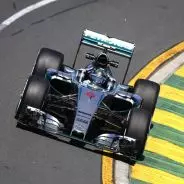 Nico Rosberg in front on the first day of filming in Australia - LaF1