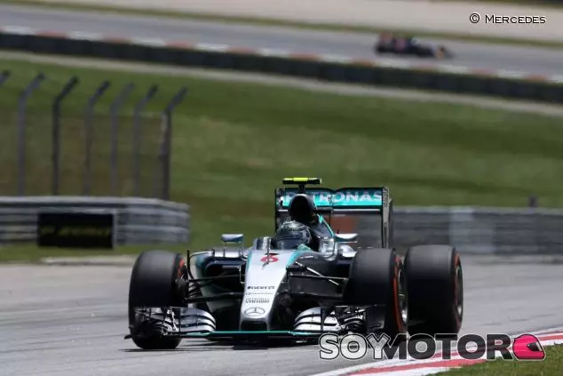 Magdala ang Mercedes og bag-ong spoiler sa Shanghai - LaF1.es