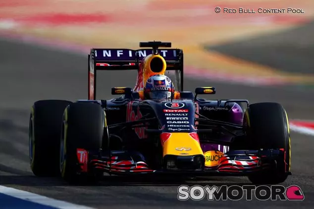 Daniel Ricciardo med RB11 i Bahrain - LaF1