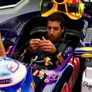Daniel Ricciardo klom op de RB11 yn 'e Red Bull box - LaF1