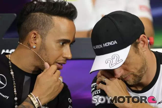 Tá go leor le foghlaim ag Hamilton, de réir Button - LaF1